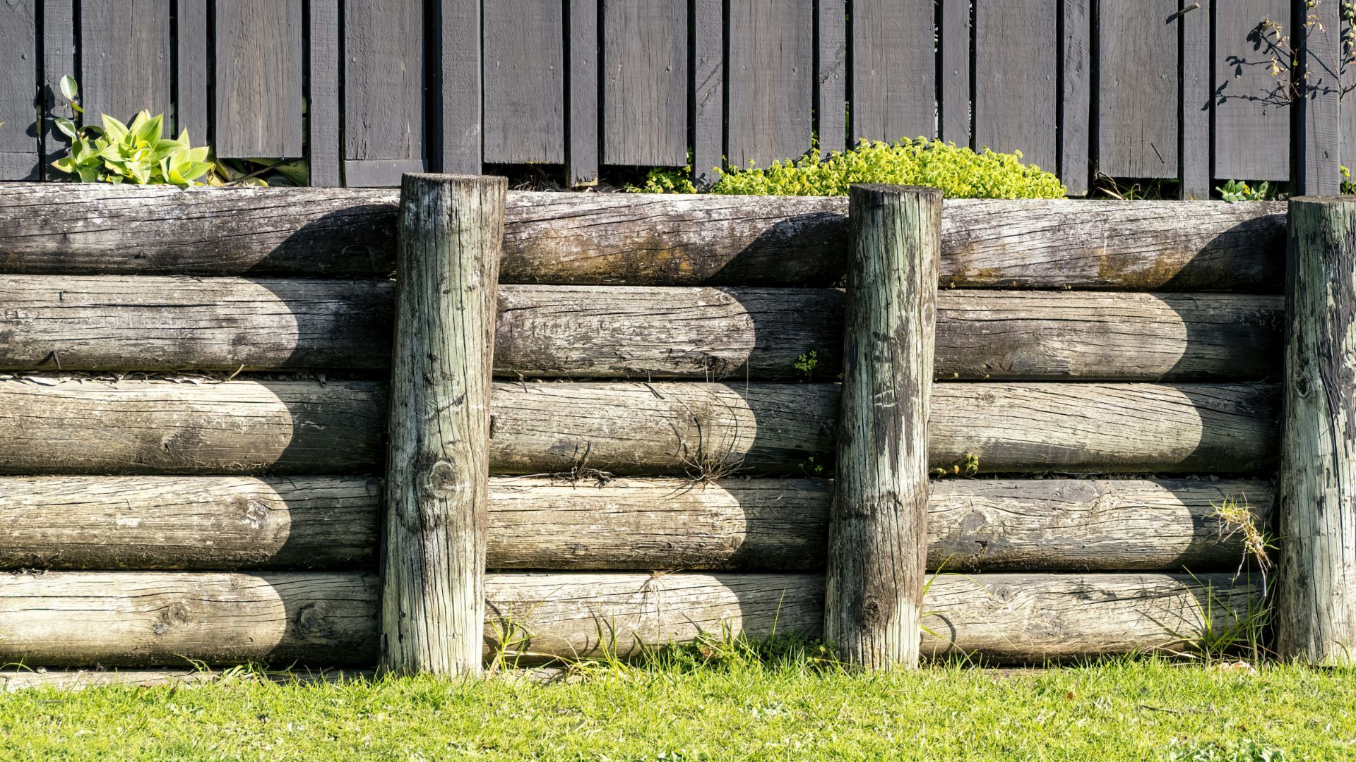 Retaining Wall Ideas for Sloped Front Yards - Dig'um Dirtworks